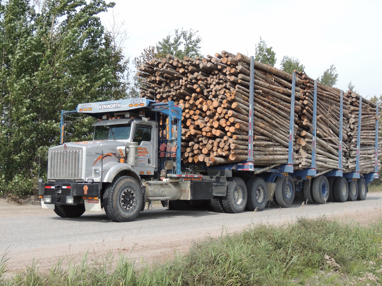 Blocus forestiers : les transporteurs jeannois demandent de l’aide ...